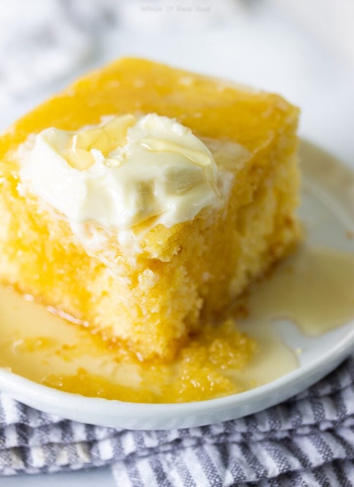 Moist Southern Sweet Cornbread (Cornbread Cake) (Popular + Video)